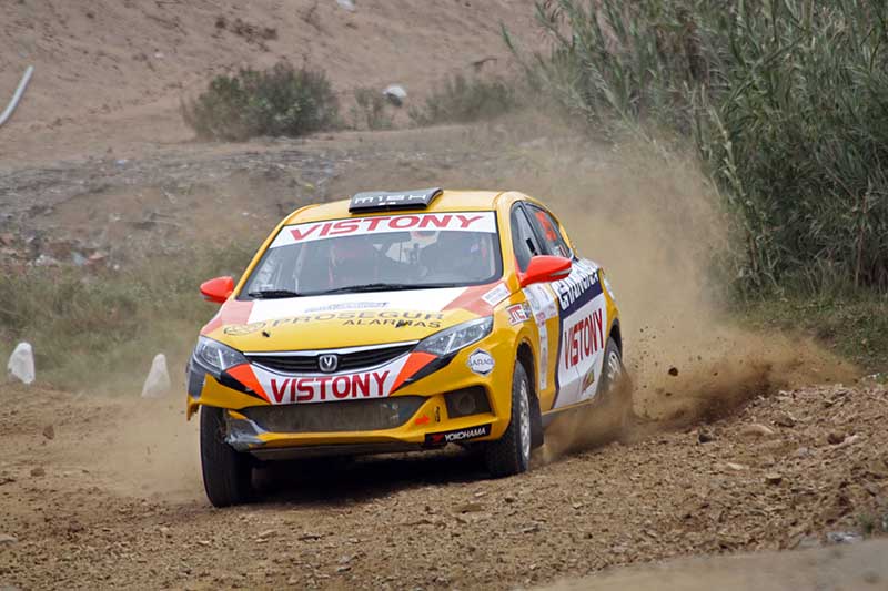 [AUTOS] Mario Hart defiende la punta en Arequipa - Diario Récord - Perú